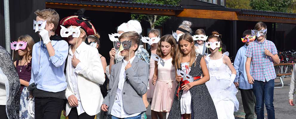 Historisk maskeradbal på skolan - Skillingaryd