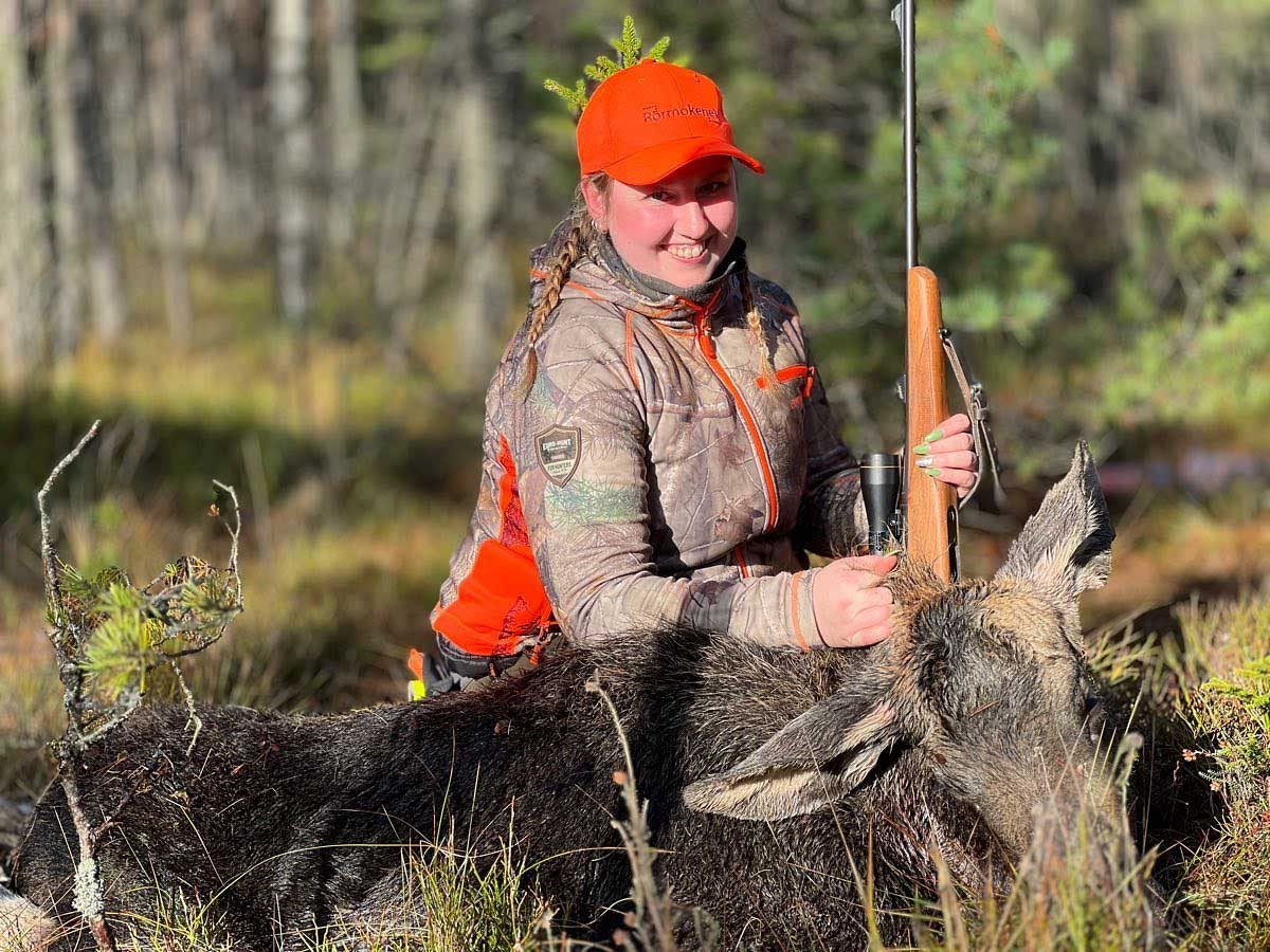 Johanna sköt sin första älg - Skillingaryd
