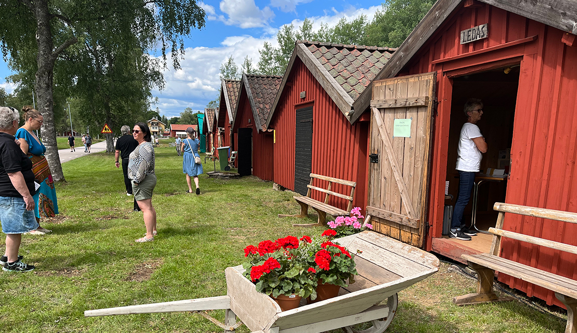 Sommarmarknad i kyrkstallarna - Skillingaryd