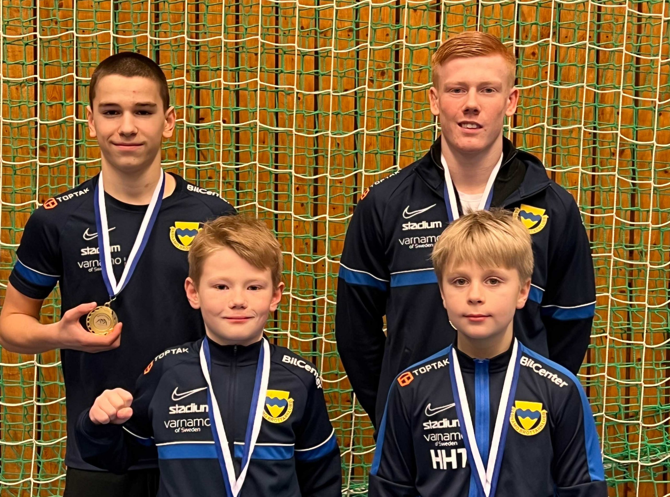 Guldregn över Värnamo Brottarklubb - Skillingaryd